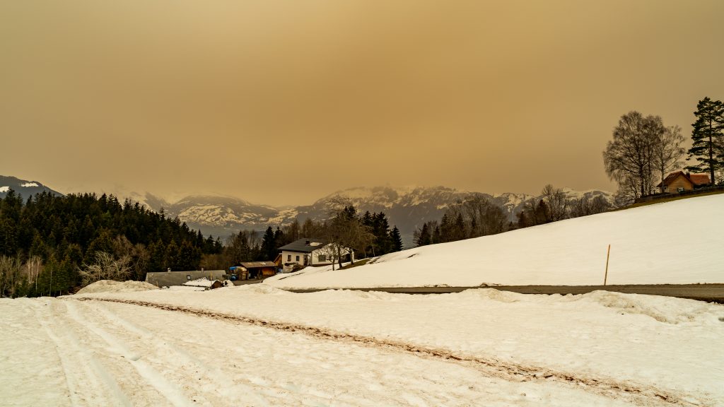 How Dust from the Sahara Can Turn the Alps Red - Khalifa University